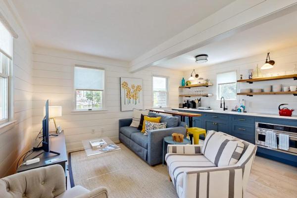 Long Pier Lodge - Provincetown, MA