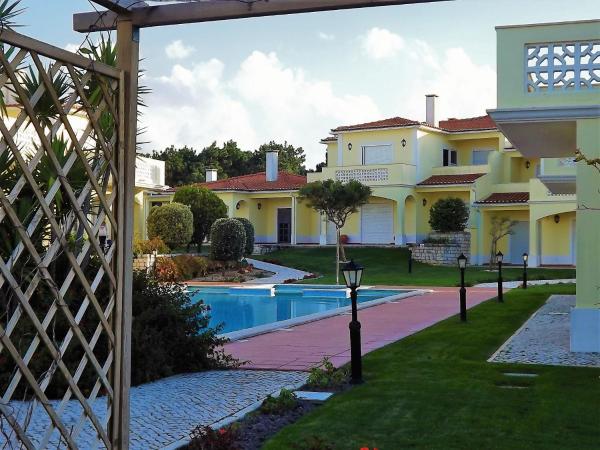 By The Pool - In Praia D'el Rey - Ferrel