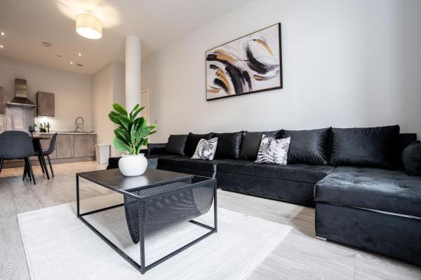Spacious Central Leeds Apartment Sleeps 8 With Parking - Leeds City Centre