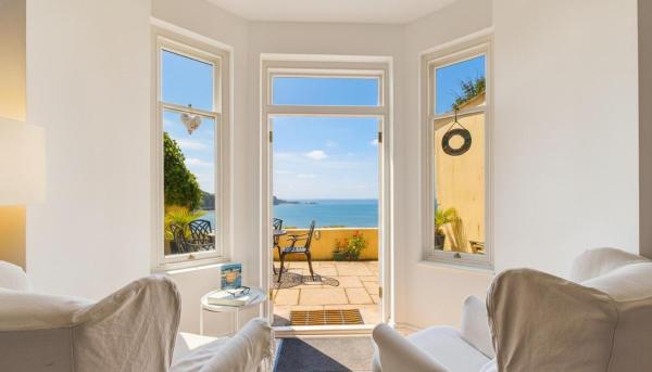Sea Legs - 2 Bedroom Apartment - Tenby - Tenby