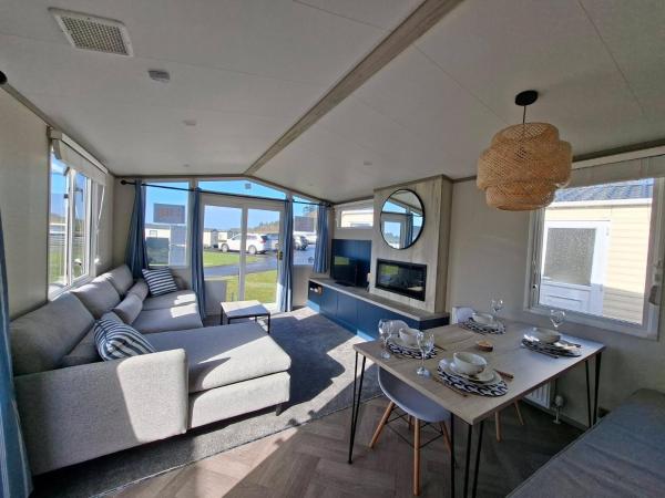 Three Lochs Holiday Park, 139 Loch View With Lazy Spa Hot Tub, Platinum 3 Bedroom Holiday Home For Hire - Dumfries and Galloway