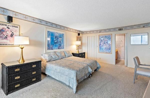 Spacious 2 Bedroom Waterfront Condo With Beach Access - Highland Beach, FL