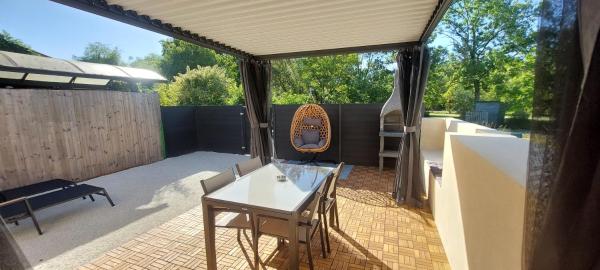 Gite Rive Charente La Cabane - Château de la Roche Courbon