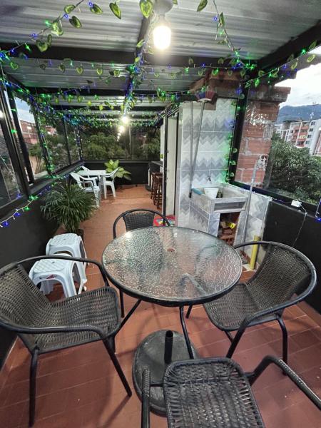 Cómoda Y Amplia Casa, Ideal Para Grupos, Muy Cerca Del Estadio, Barrio La América - Medellín