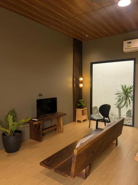 Minimalist Cabin With Pool 5 Mins Drive To Vigan Heritage Family &Pet-friendly - Narvacan