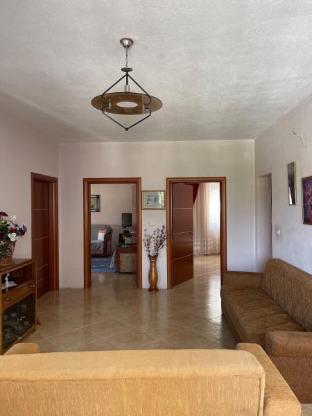 Cozy Family Home With Parking, 100m To Lake - Albania