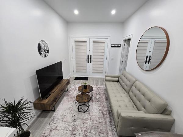 Private One Bedroom Suite - Toronto
