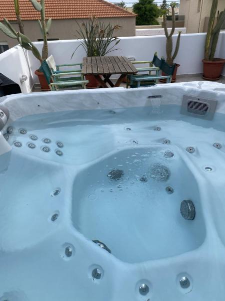 2-bed Blue & White Apartment With Jacuzzi, Bbq, Garden, Near Beach - Kreta