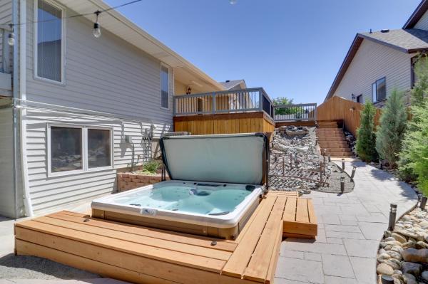 Mini Golf & Hot Tub! Group Retreat In Brighton - Denver Airport (DEN)
