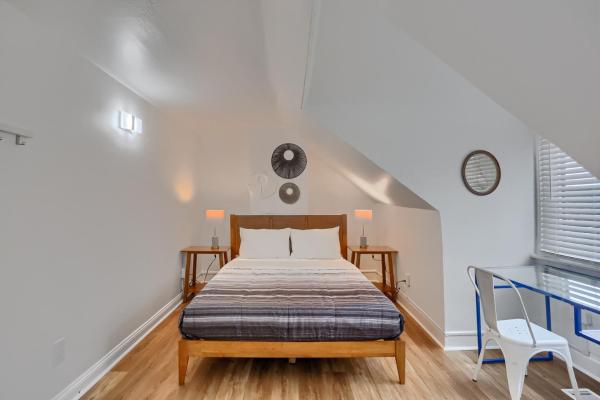 Pittsburgh Troy Hill 2d Stylish Private Bedroom With Shared Bathroom - Pennsylvania