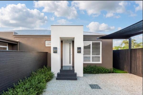 Proton Deluxe Beach Villa 4 - Byo Linen & Towels - Dromana