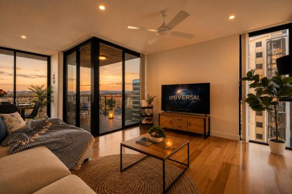 Luxury 3br Ocean Views Pool, Beach, Dining & Cbd - University of Wollongong, Wollongong campus