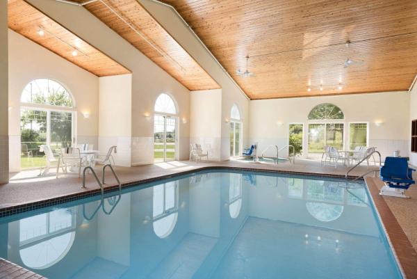 Country Inn & Suites By Radisson, Mason City, Ia - United States