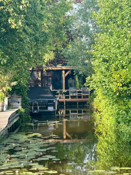 Casa Aan De Plas, B&b Met Sauna En Hottub Of Jacuzzi - Aalsmeer