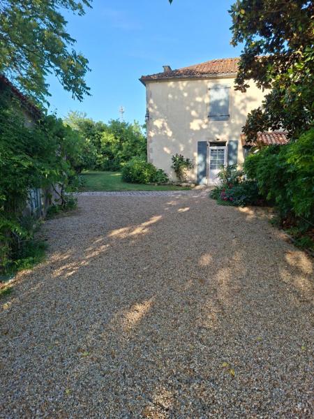 La Glycine, Maison Au Calme Avec Jardin, Fibre Wi-fi, 20 Min Des Plages, Parking Privé - Luçon