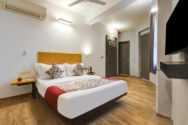 Hotel Aura Retreat Just Near Omaxe Hills - Faridabad