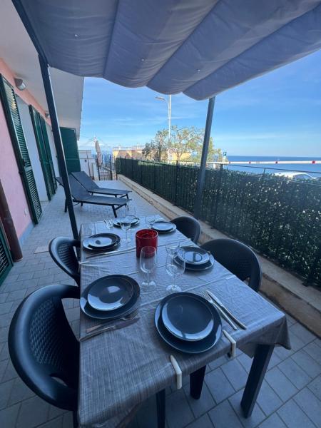 Casa Serge Vista Mare Con Ampio Terrazzo Privato - Bergeggi