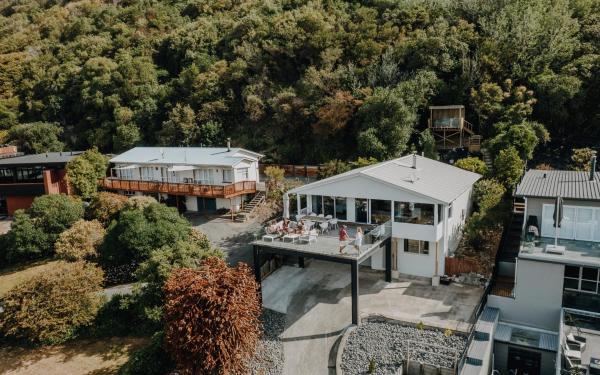 Contemporary | Elevated Views | Hot Tub - Kk76130 - Kaikōura