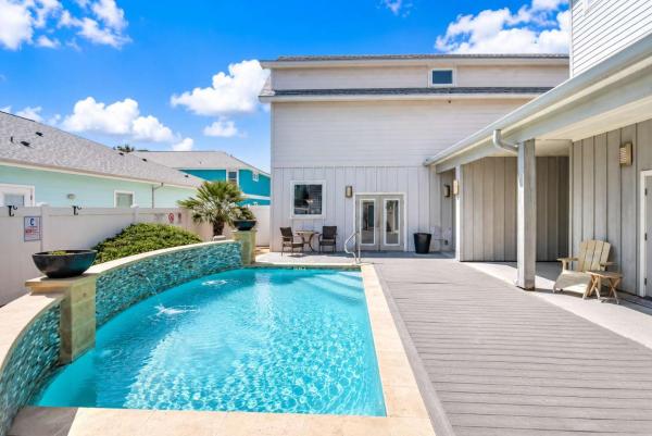Family Sleeps 18 5 Minutes To Beach Pool - Port Aransas, TX