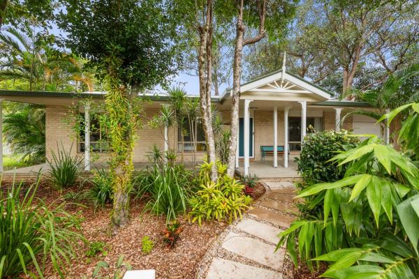 Sunrise On Byron - Spacious Pet Friendly Holiday Home Near Belongil Beach - Byron Bay