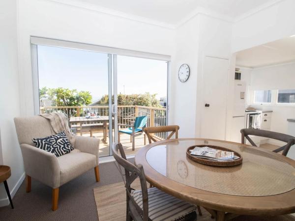 Blue Water Cottage - With Beachfront Coastal Views - New Plymouth