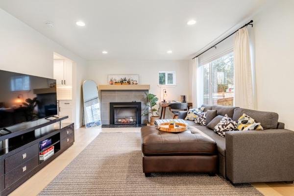 Entire Place 2br Light Rail To Fifa With Yard And Ac And Ev Charging - Seattle, WA