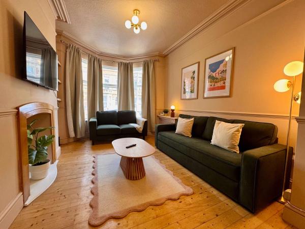 Central Cardiff Gem- Sleeps 12- Free Street Parking - Barry