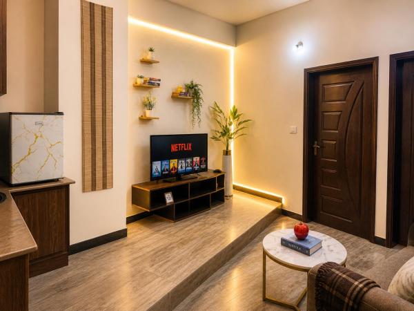 Luxury E-11 Apartment Netflix, Wifi And Ac - Islamabad