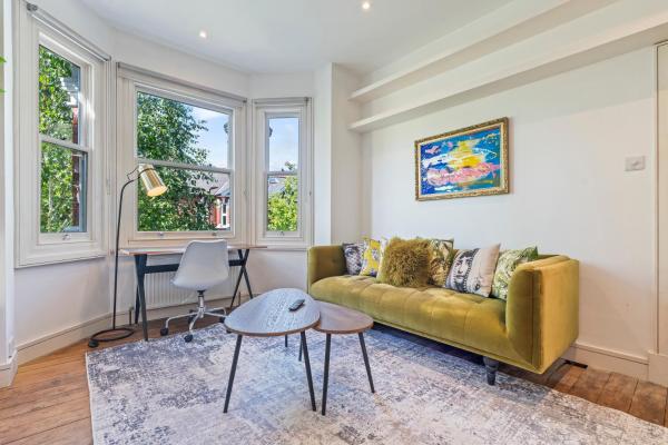 Artistic And Cosy Acton 4 Bed - Modern, Quiet, Sleeps 7, Spacious - Hounslow