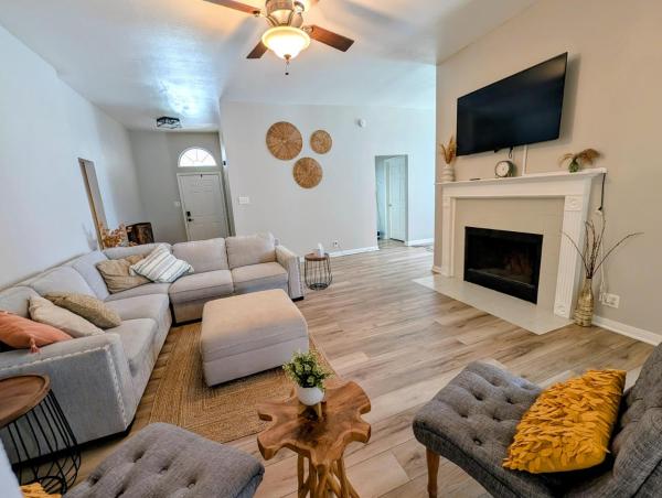 5mi To Seaworld, King Bed, Sleeps 8, Cowboy Moon - San Antonio, TX