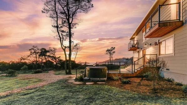 Ocean-view Haven W Sauna Hot Tub & Fire Pit - Gualala, CA