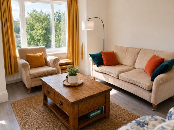 Nuxley House - Spacious 3-bed House, With Parking - 30 Mins To Central London - Dartford