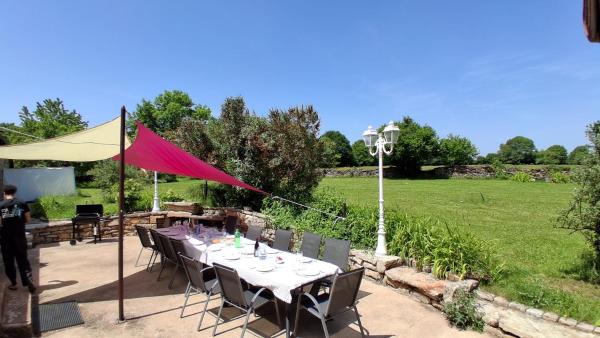 Gîte La Grange Des Hirondelles 15 Personnes 5litsdoubles 5litssimples 1convertible Chez Maymard Yannick à 28 Route De La Croix Forêt à Antully Réf à Gîte De France G2005 Corps De Ferme Entièrement Rénové De Bon Standing - Le Creusot