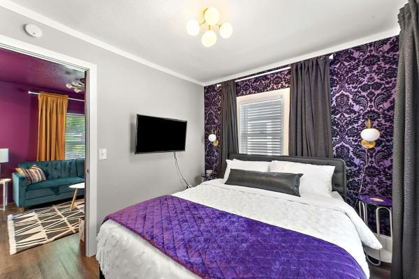 Prince-themed Cozy Retreat Near Airport & Mall - Bloomington, MN