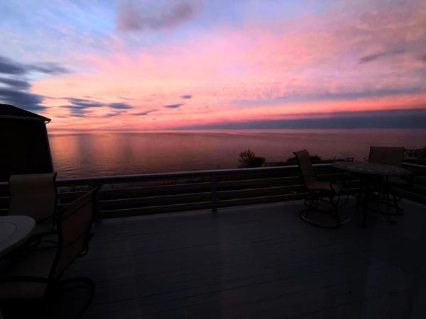 Bailiwick On The Beach - Oceanfront Cottage - White Horse Beach