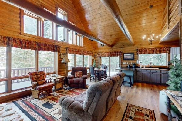 Annabelle Log Home - Presque Isle, WI