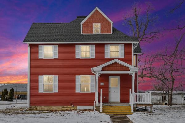 The Schoolhouse-steps From Coe & Close To Downtown - Cedar Rapids, IA