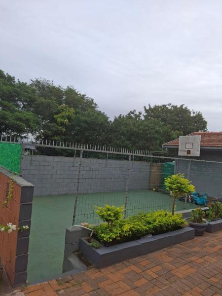 Charming Retreat With Shared Pool In Ethekwini Municipality - Durban