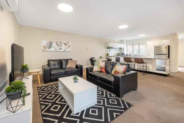Huge Courtyard Apartment With Free Parking - Walk To Hsw, James St And Valley Mall - Virginia