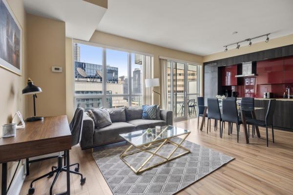 1 Bedroom & Den Condo With Balcony In Dt Toronto - 미시소거