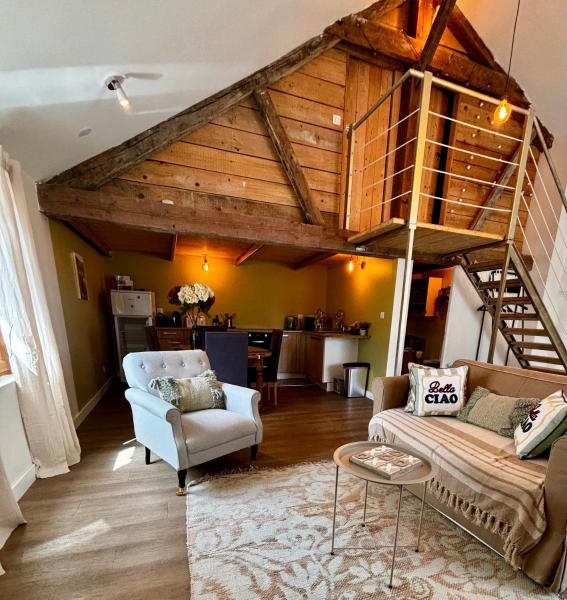 Le Carrosse, La Diligence, Centre Saint Jean De Losne Tarif 2pers 1 Chambre, Tarif 4 Pers 2 Chambres - Saint-Jean-de-Losne