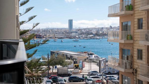 Perfect Sliema Holiday Stay With Views Sleeps 8 - 발레타