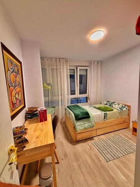 Habitación Privada Ventilada Cerca De Buses Trenes Y Centro - Santander
