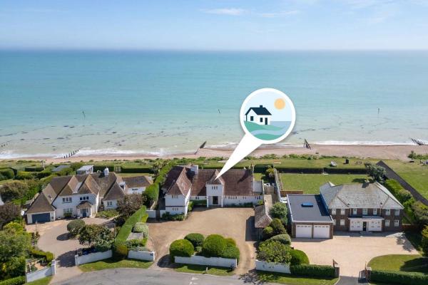 Luxury Beachfront Retreat For 14 With Hot Tub - Arundel