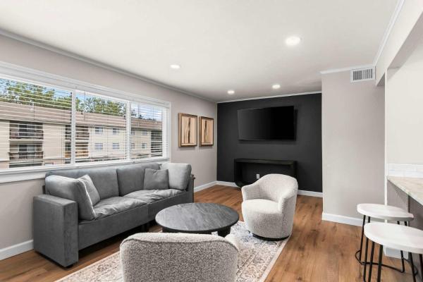 Newly Renovated Unit In Central Spfld #203 - Springfield, IL