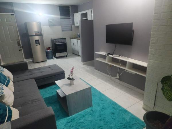 Golden Meadows Suites - Kingston, Jamaica