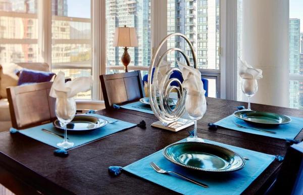 Bright Coal Harbour 3 Bedroom - Vancouver