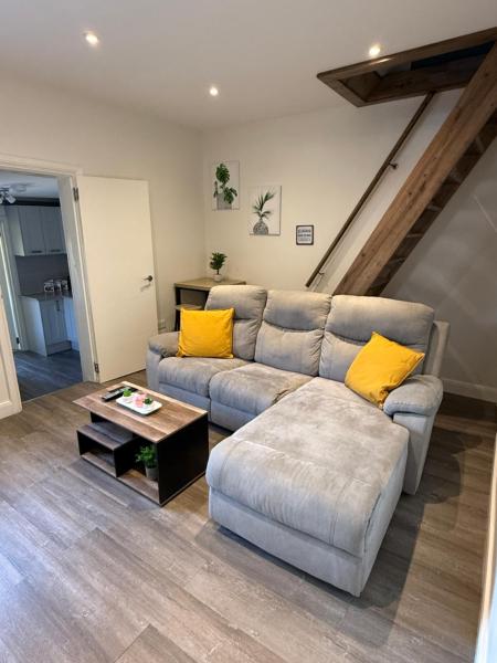Large Private Suite Sleeps 5 Near Hospital Ideal For Families & Workers - Chingford