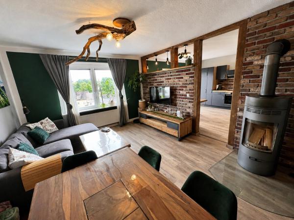 Oeslauer Stube Gemütliches Apartment Mit Kamin, Klimaanlage, Balkon, 3 Schlafzimmern, 2 Bädern, Modern, Familienfreundlich, Zentral, Vollausgestattet - Coburg