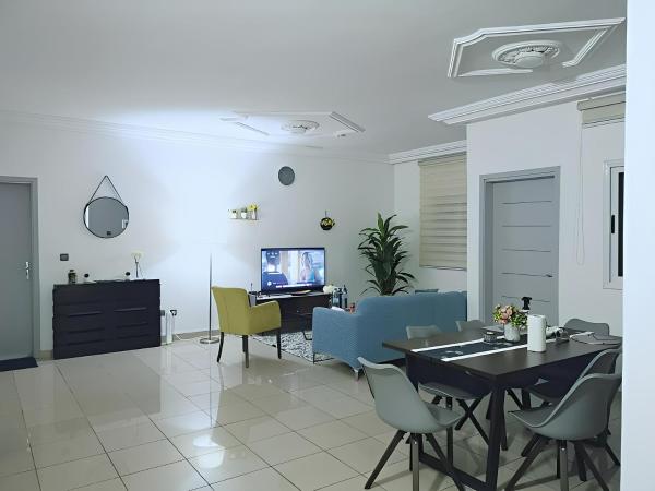 Bright, Stylish Apartment, Modern Comfort - Abidjan